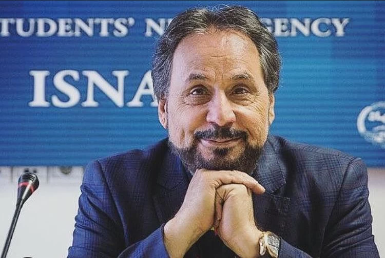 فکرشو میکردین این خانم جوان و زیبا با موی بور همسر عمو قناد دهه 60 باشه