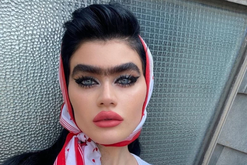 دخترا مدل ابروهای ۲۰ سال دیگه اینجوریه