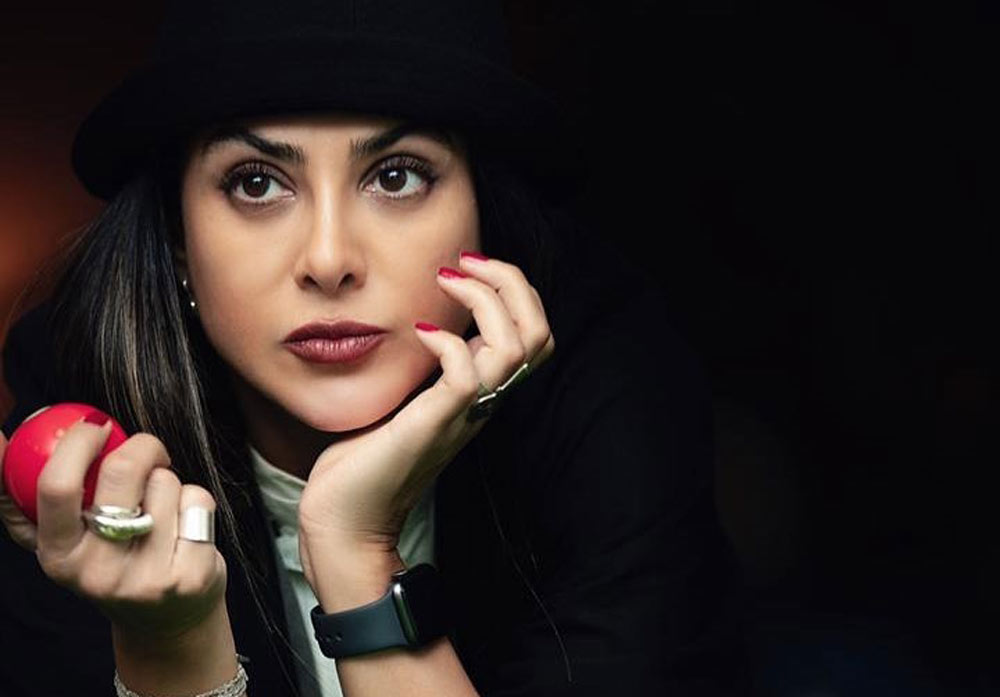 آزاده صمدی خطاب به بهاره رهنما: شعور بهتر است یا شهرت؟